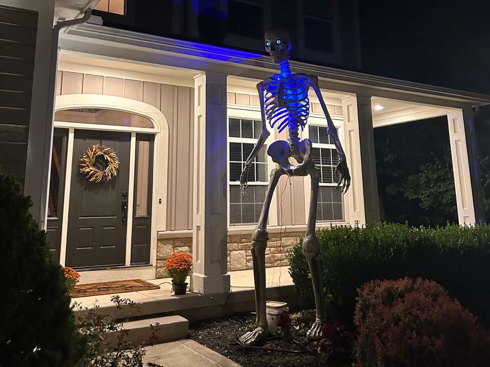 Home Depot's 12 foot skeleton is back! But likely not for long