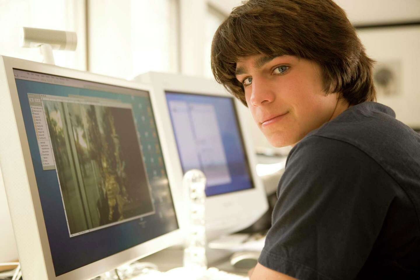 How to Disable the Power Save on a Monitor