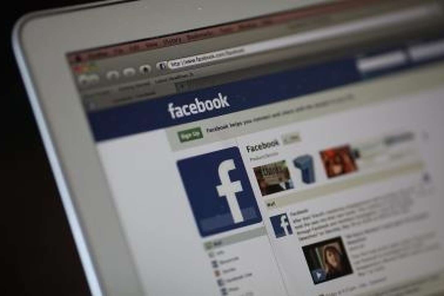 How to Make a Facebook Group Send a Notification Every Time There Is a Post