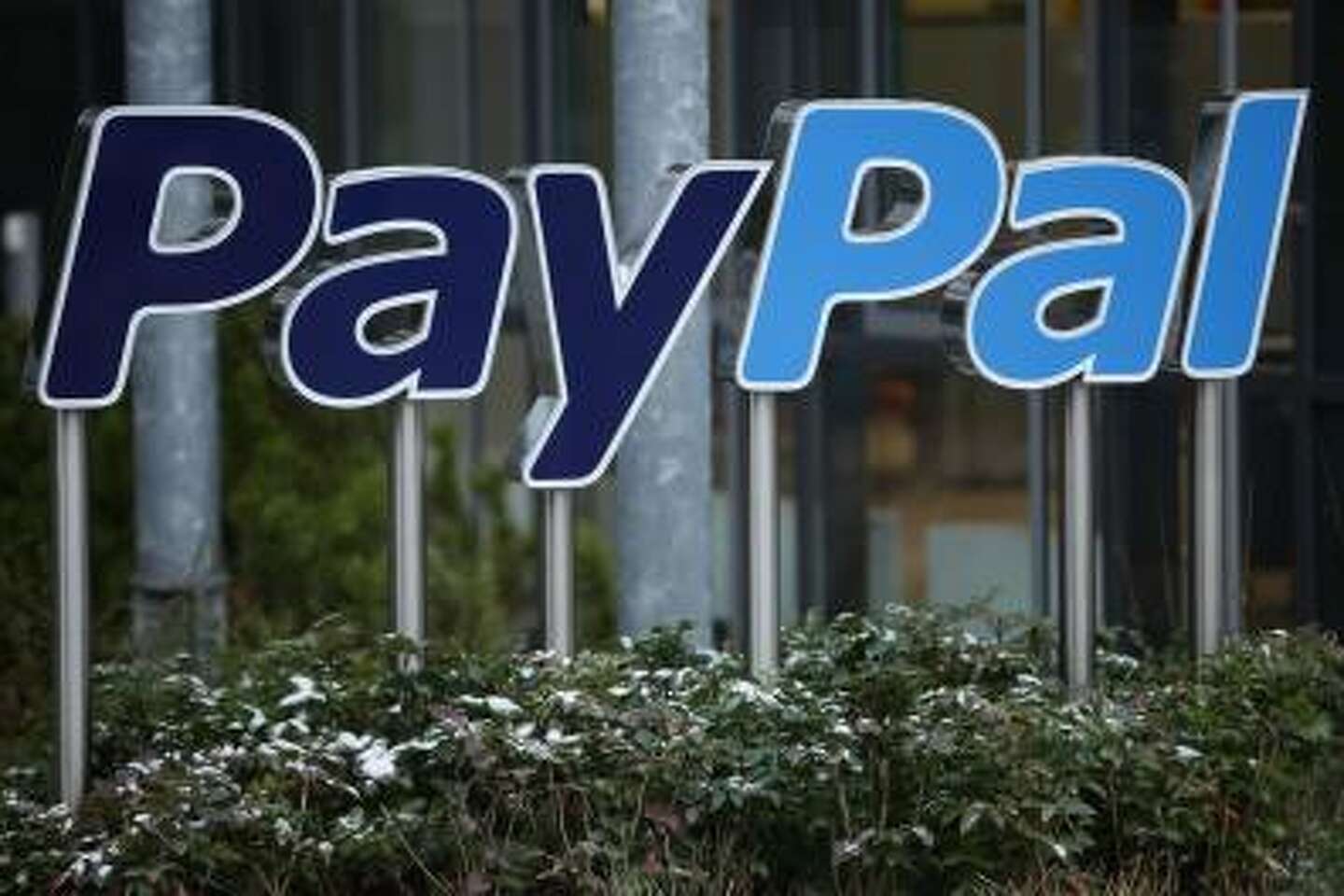 How to Change a Shipping Address With Paypal