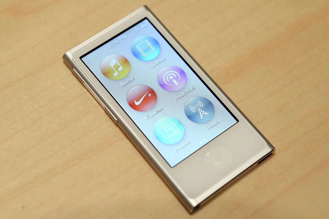 How to Sync an iPod Without Deleting the Music