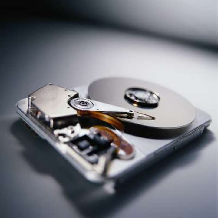 What Is the Difference Between 2.5 & 3.5 Hard Drives?
