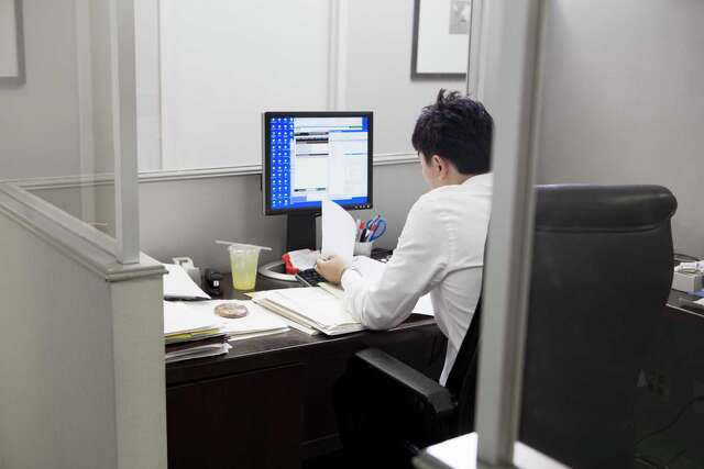 How to Stretch a Screen to Fit Computer Monitor