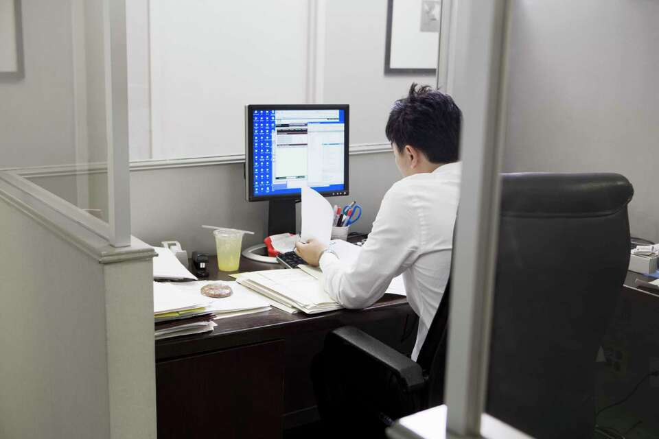 How to Stretch a Screen to Fit Computer Monitor