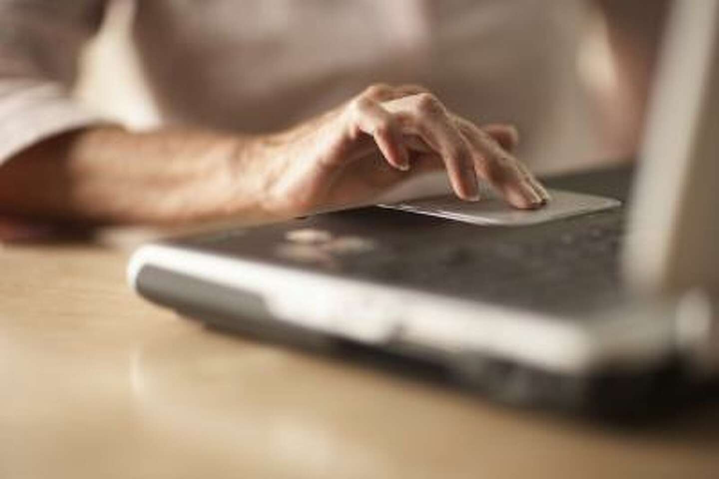 How to Disable a Mouse Pad on an Asus Notebook