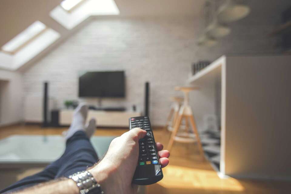 What Are the Advantages of Advertising on TV?