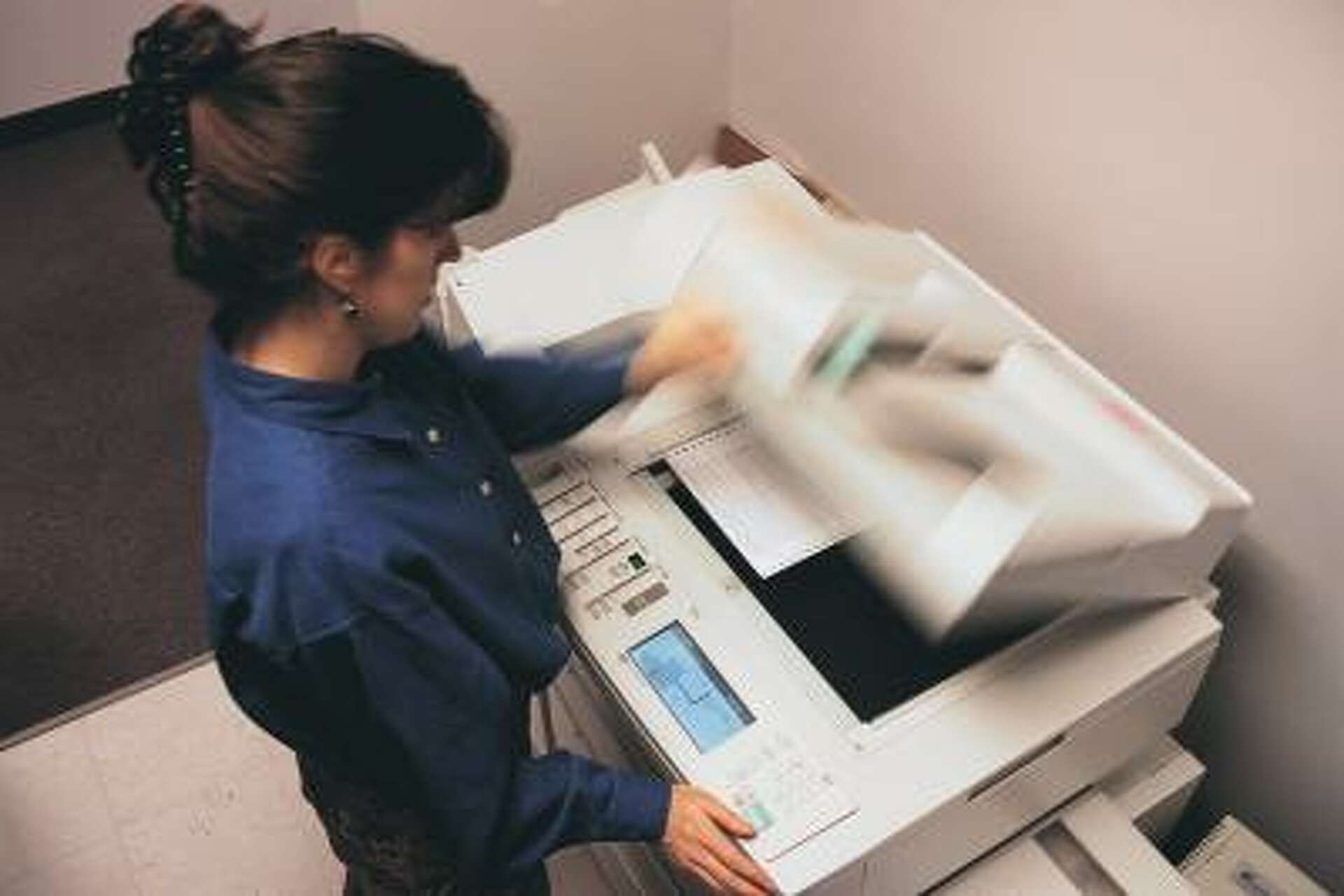 How to Enlarge Images on a Copier