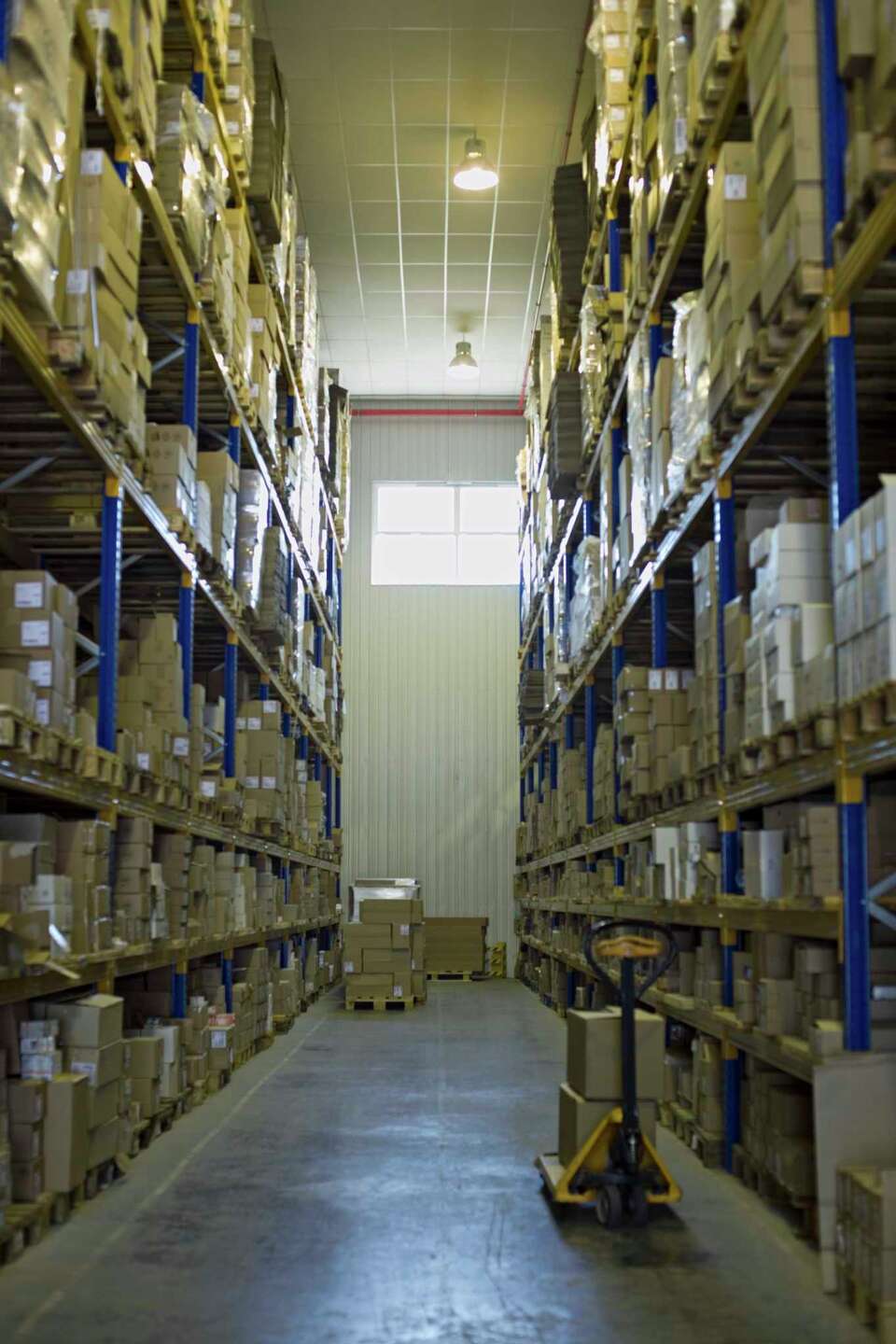 What Are the Advantages of Having Distributors?