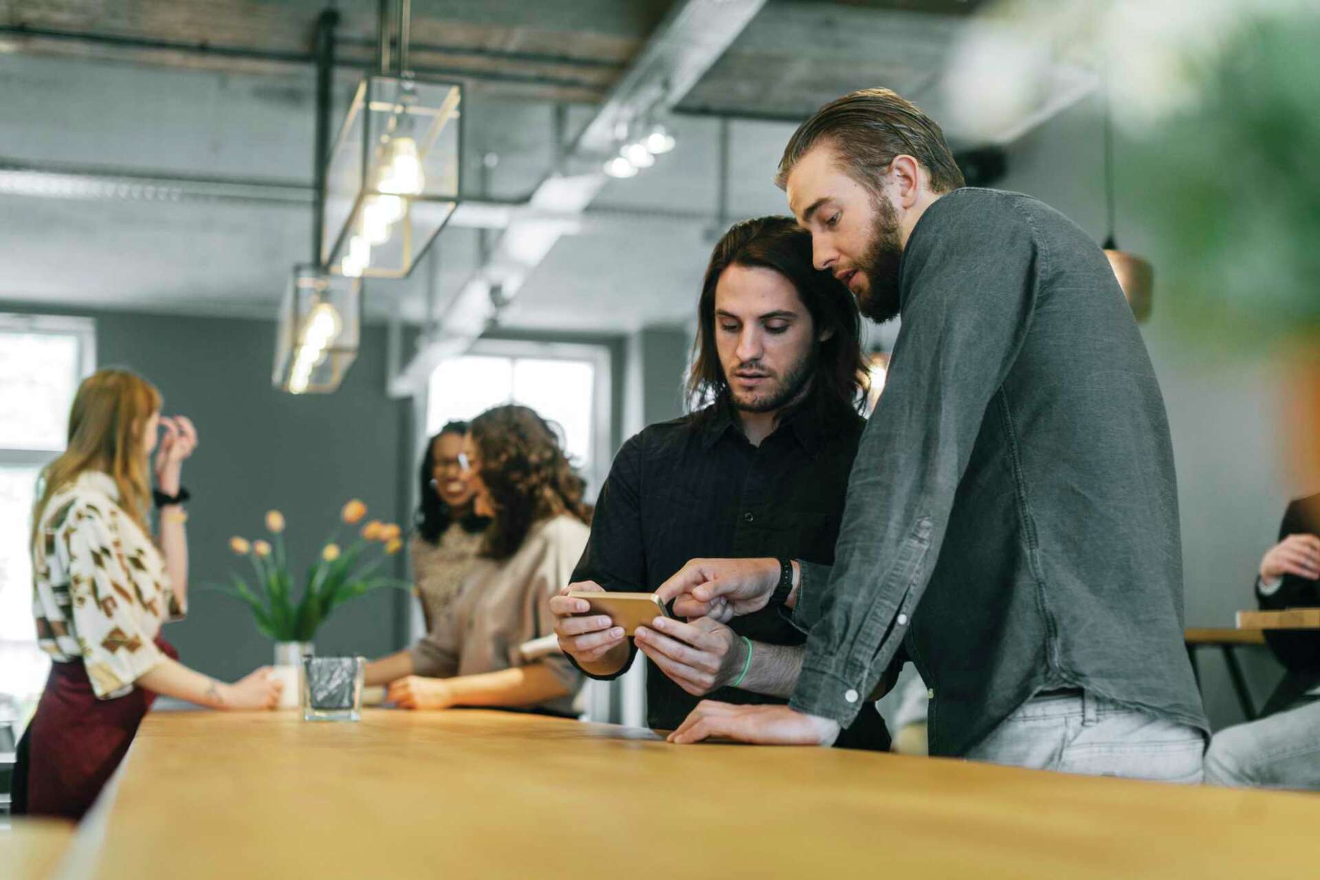 The Advantages and Disadvantages of a Competitive Workplace