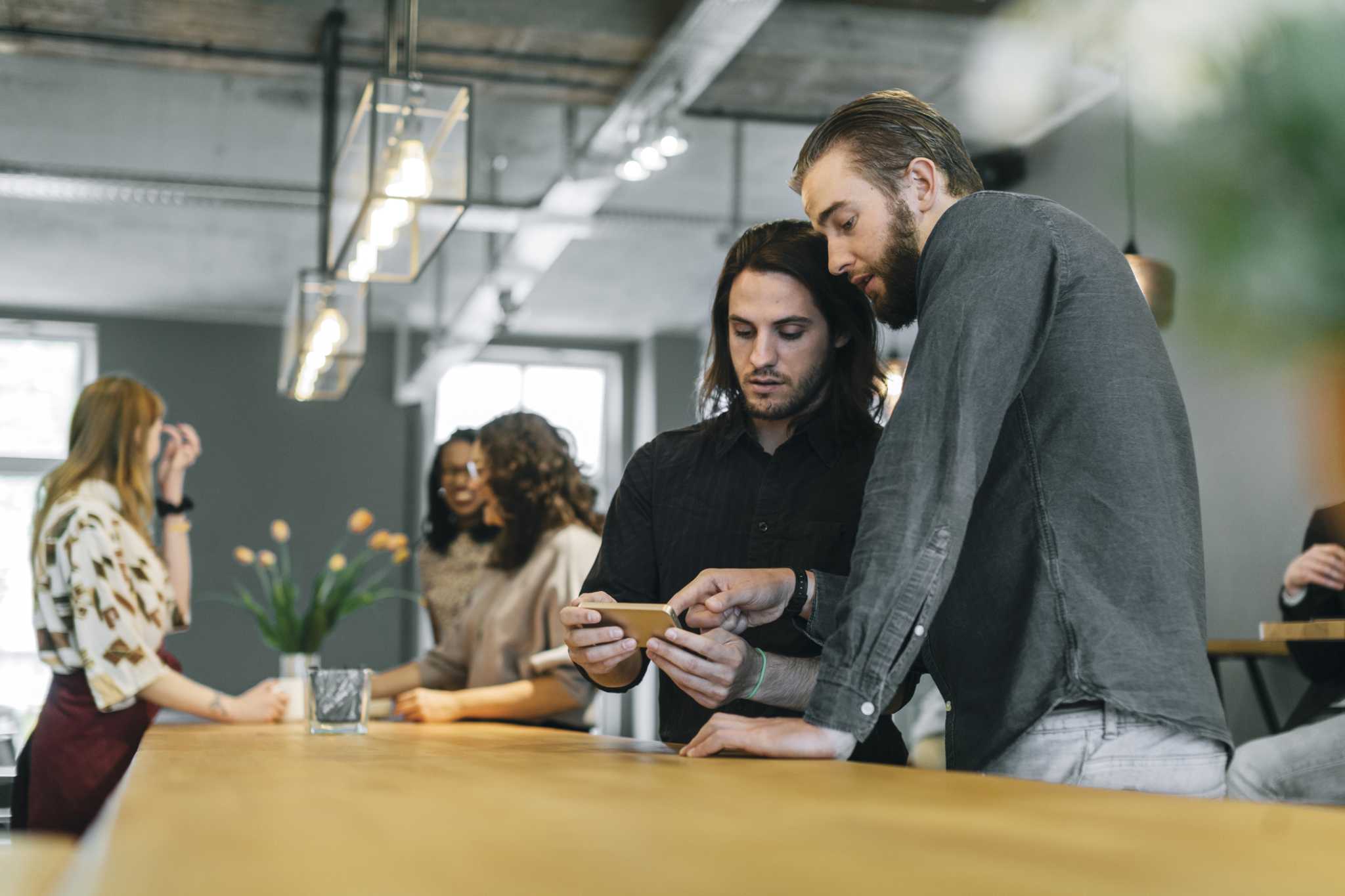 The Advantages and Disadvantages of a Competitive Workplace