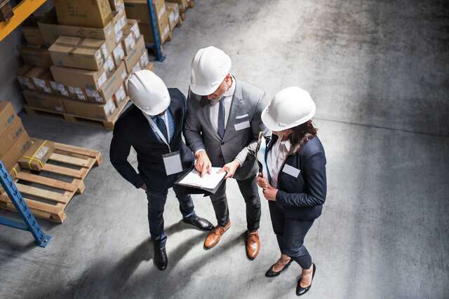 Advantages & Disadvantages of Excess Inventory