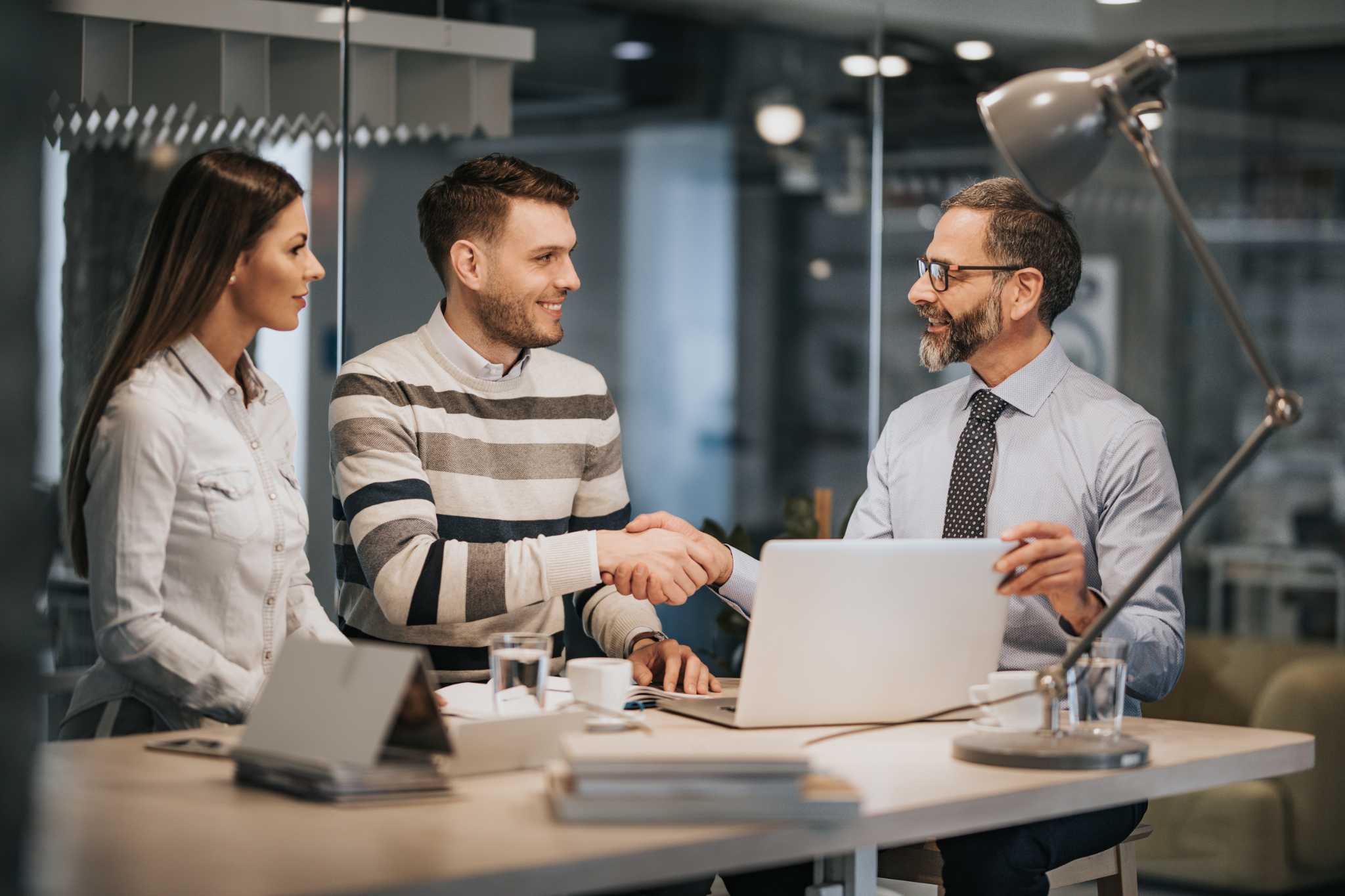 The Advantages & Disadvantages of External Financing