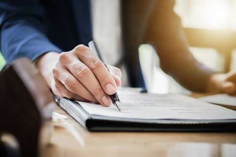 Advantages and Disadvantages of Management Contracts