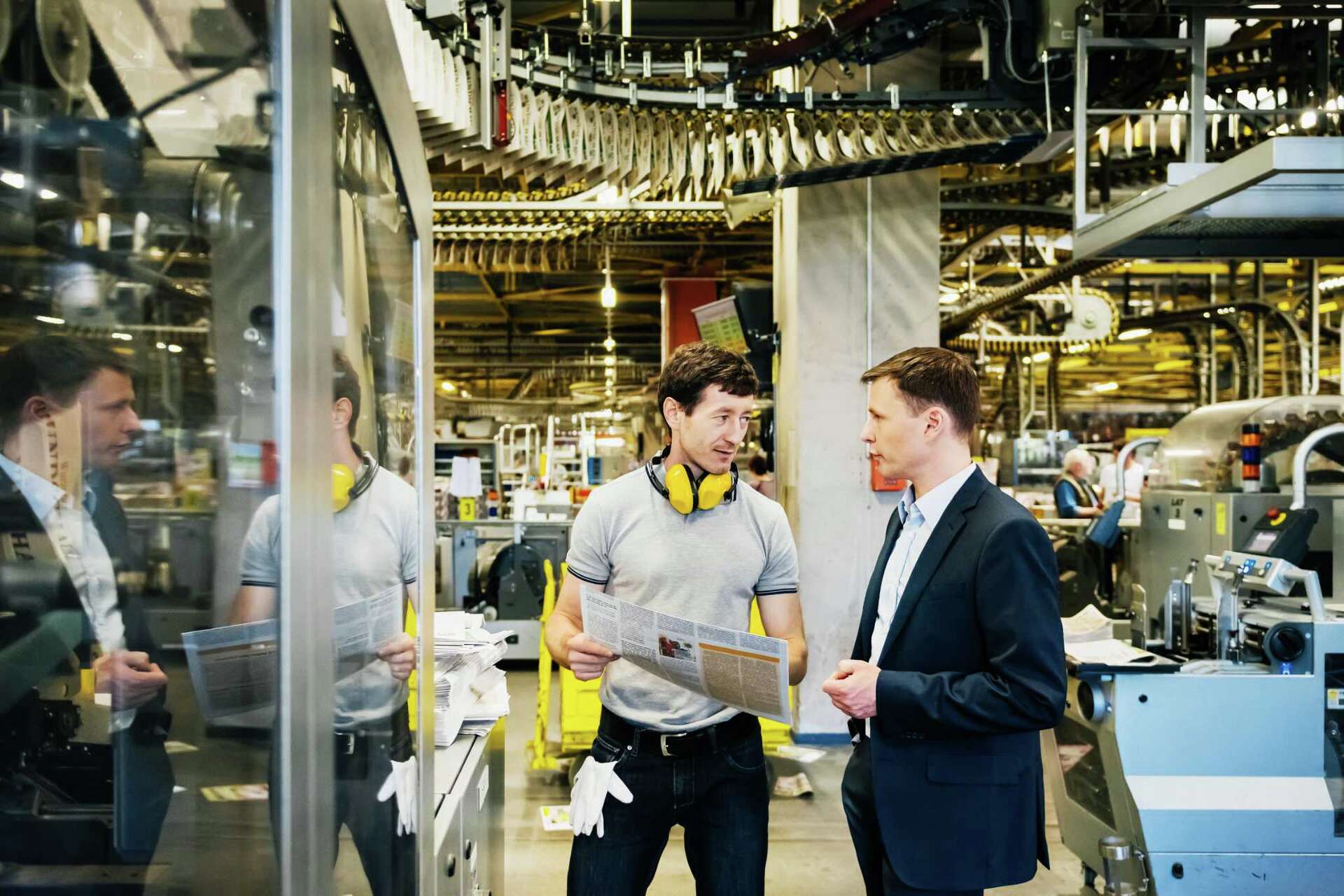 Advantages and Disadvantages of Outsourcing Production