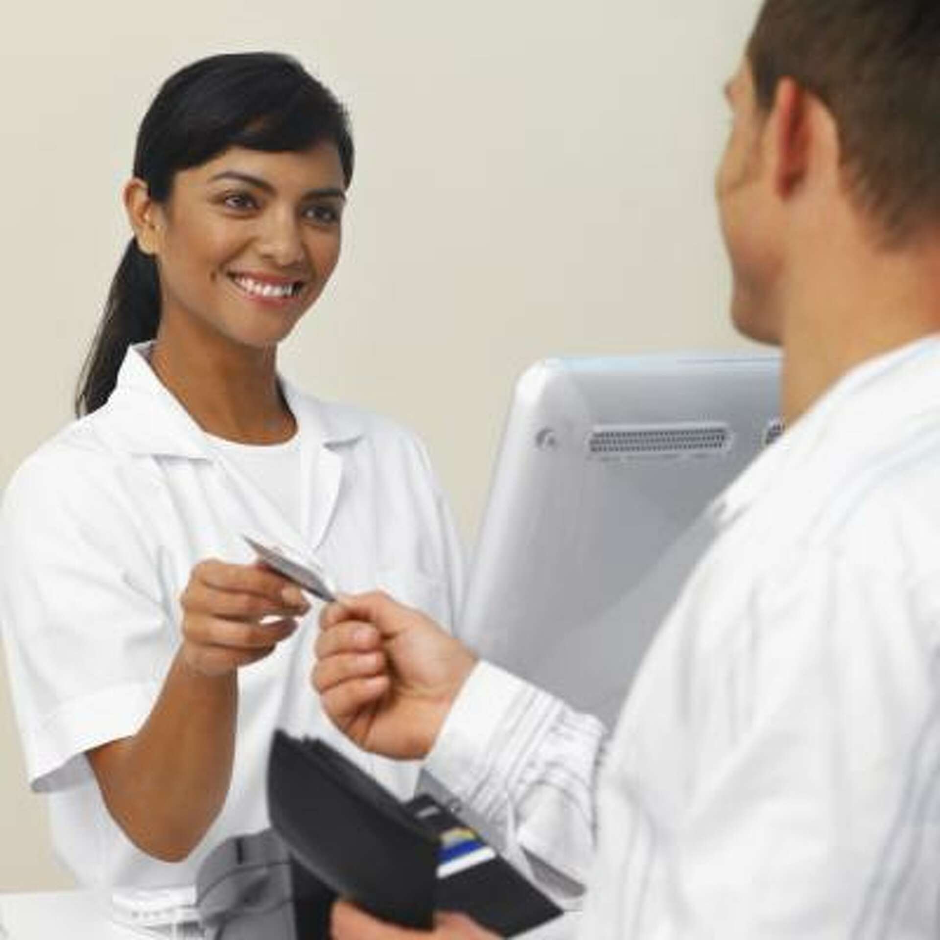 Advantages & Disadvantages of Using a Computerized Patient Billing System