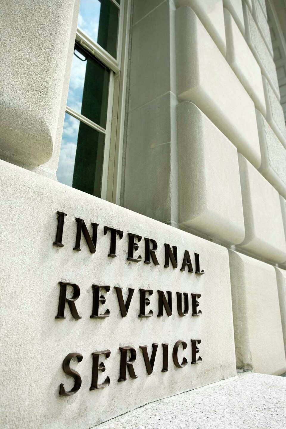Can You Switch From Accrual to Cash Method of Accounting for the IRS?