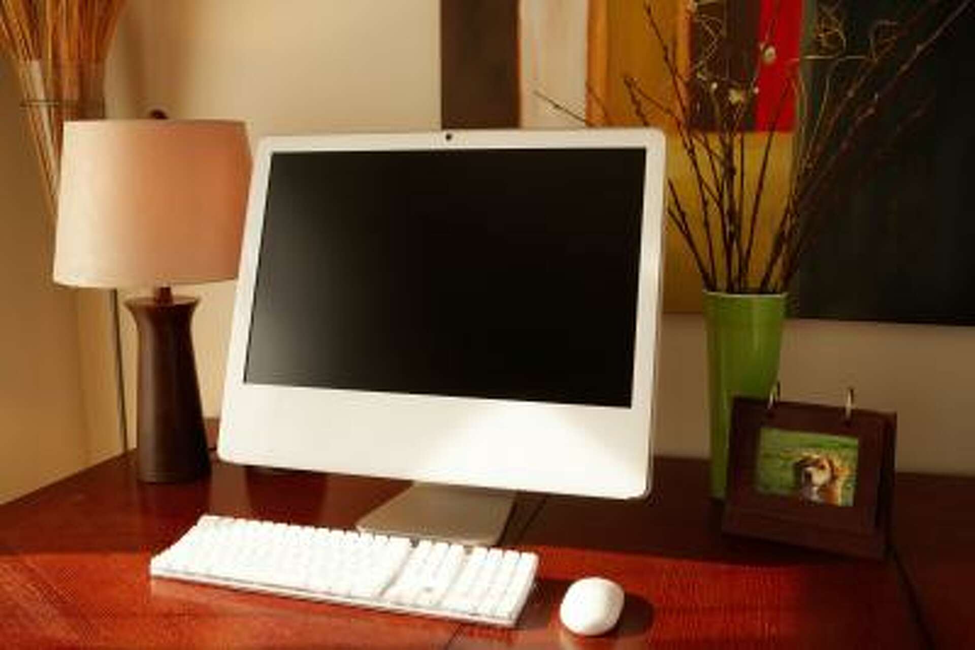 How to Tell if Your Backlight Is Burned out on a Monitor