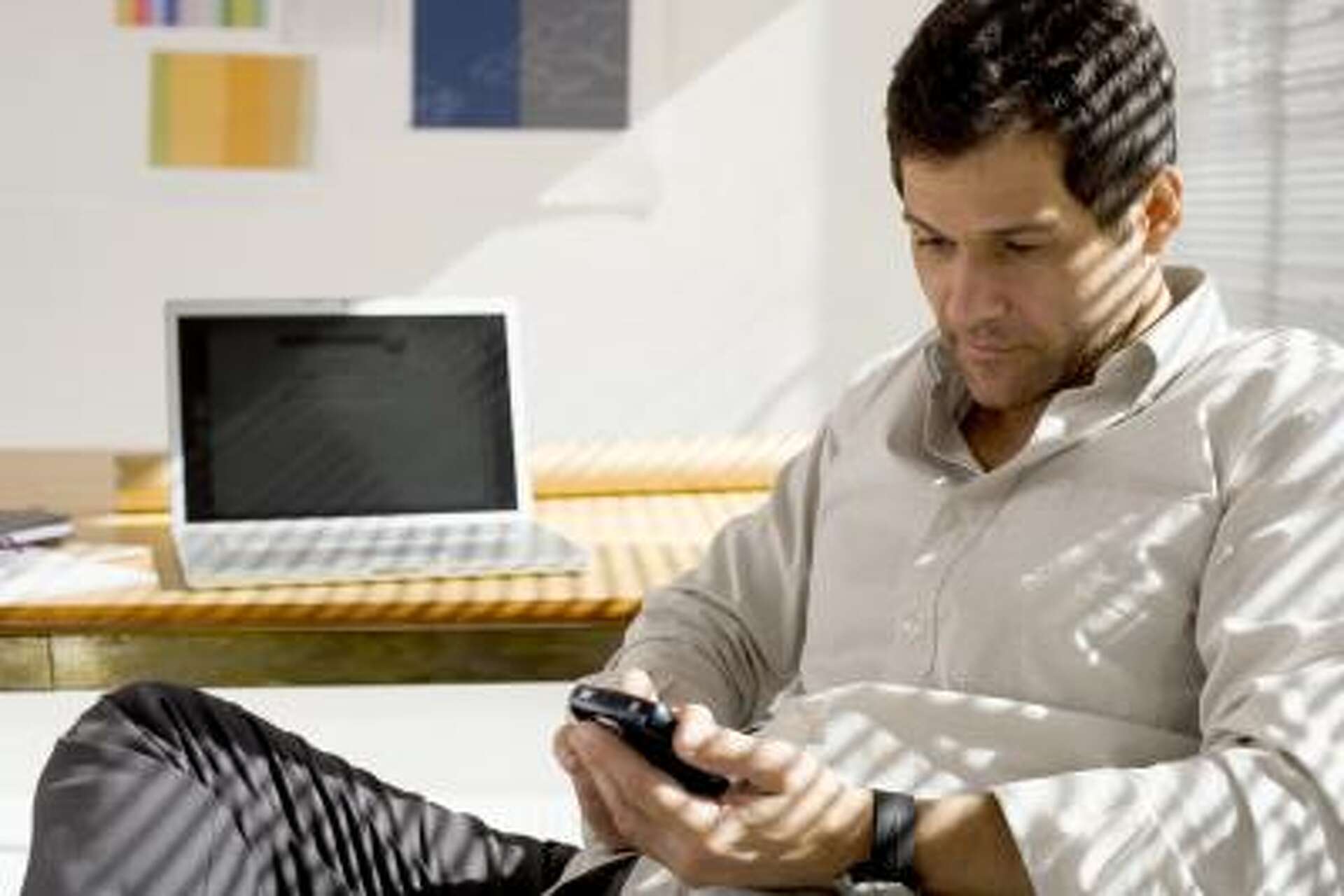 How to Connect Your Laptop to the Internet Through Your Cell Phone