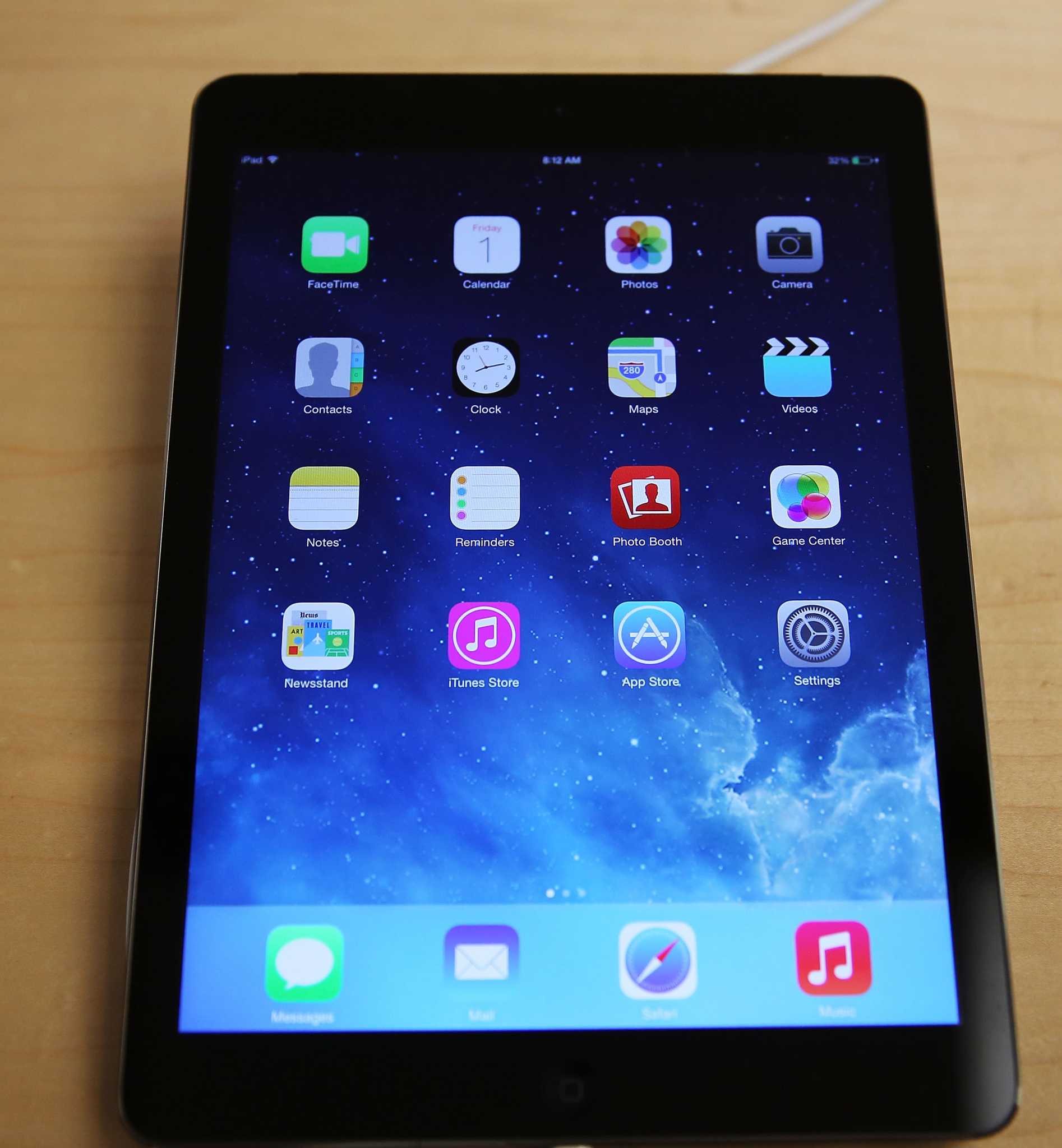How Do I Project My iPad Screen for an Audience?