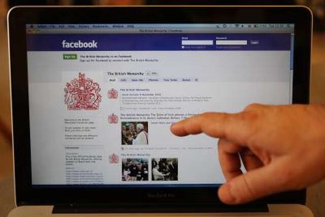 How to Attach Two Links in a Facebook Status