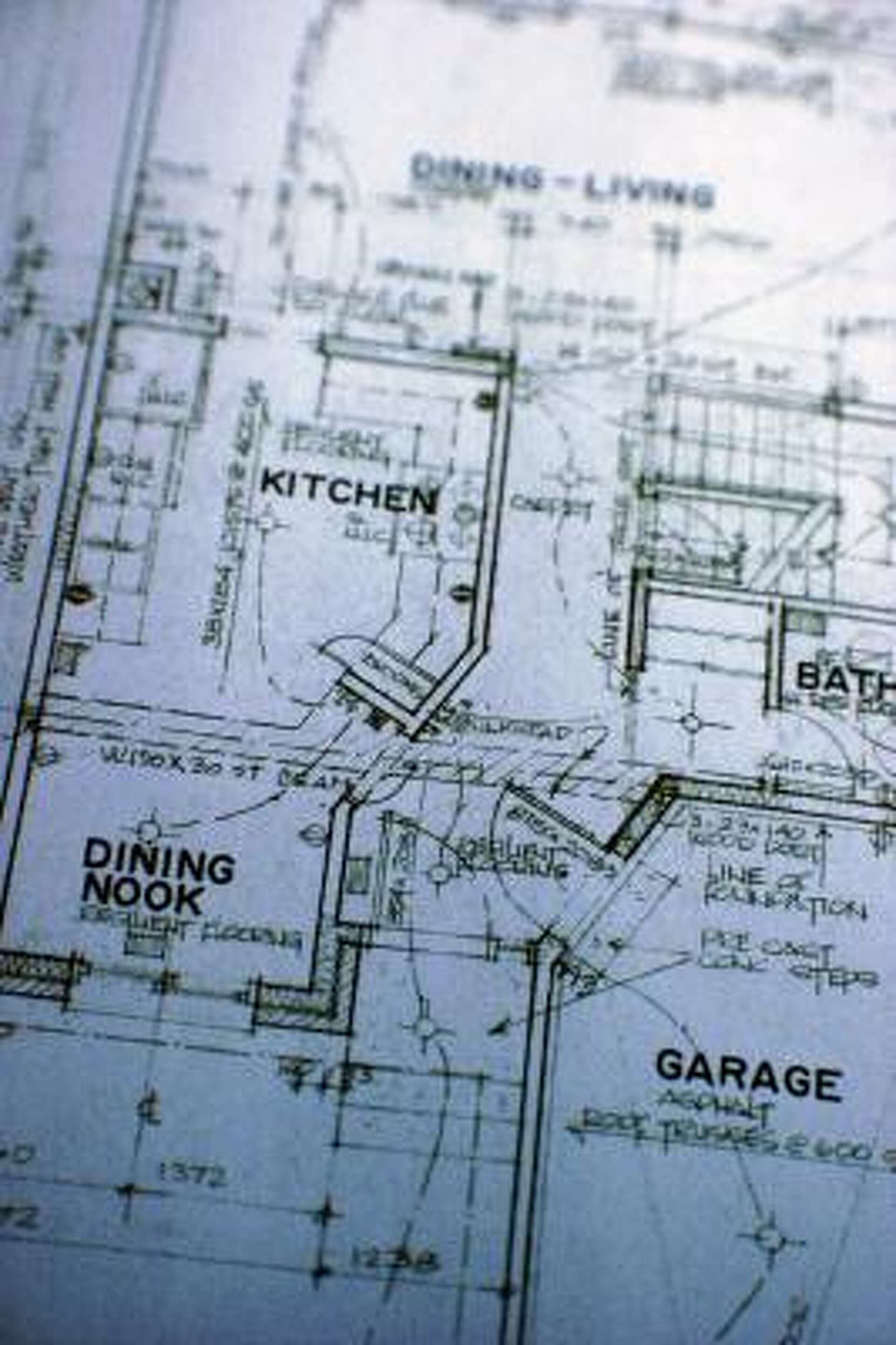 AutoCAD Attachment Vs. Overlay