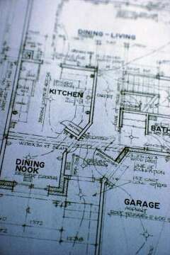 AutoCAD Attachment Vs. Overlay
