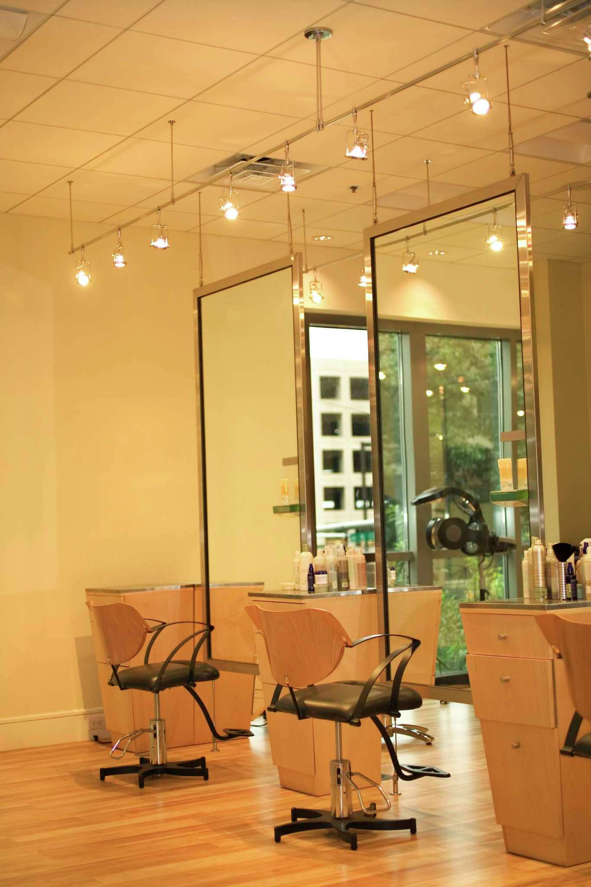 A Checklist for Cleaning a Salon