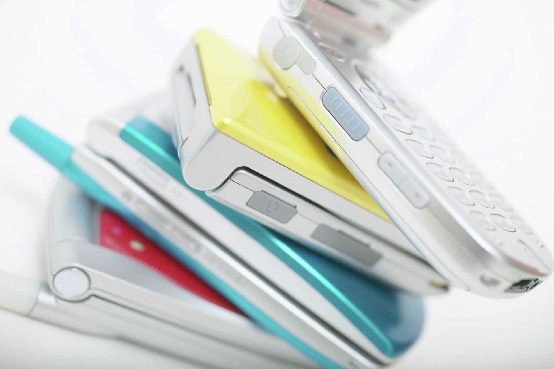 How to Become a Cell Phone Dealer & Reseller With No Inventory