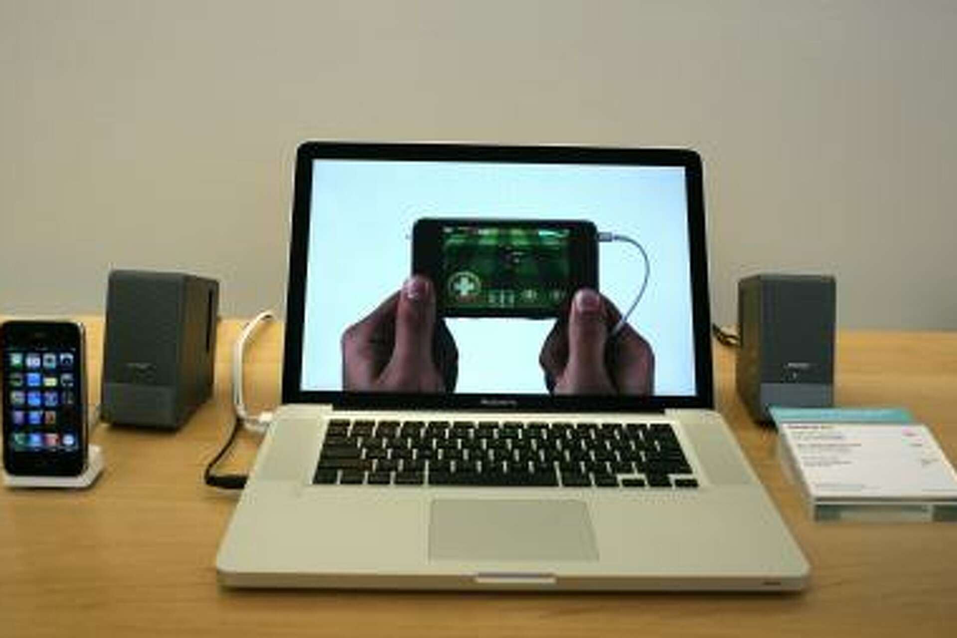 How to Boot a MacBook Pro From a CD