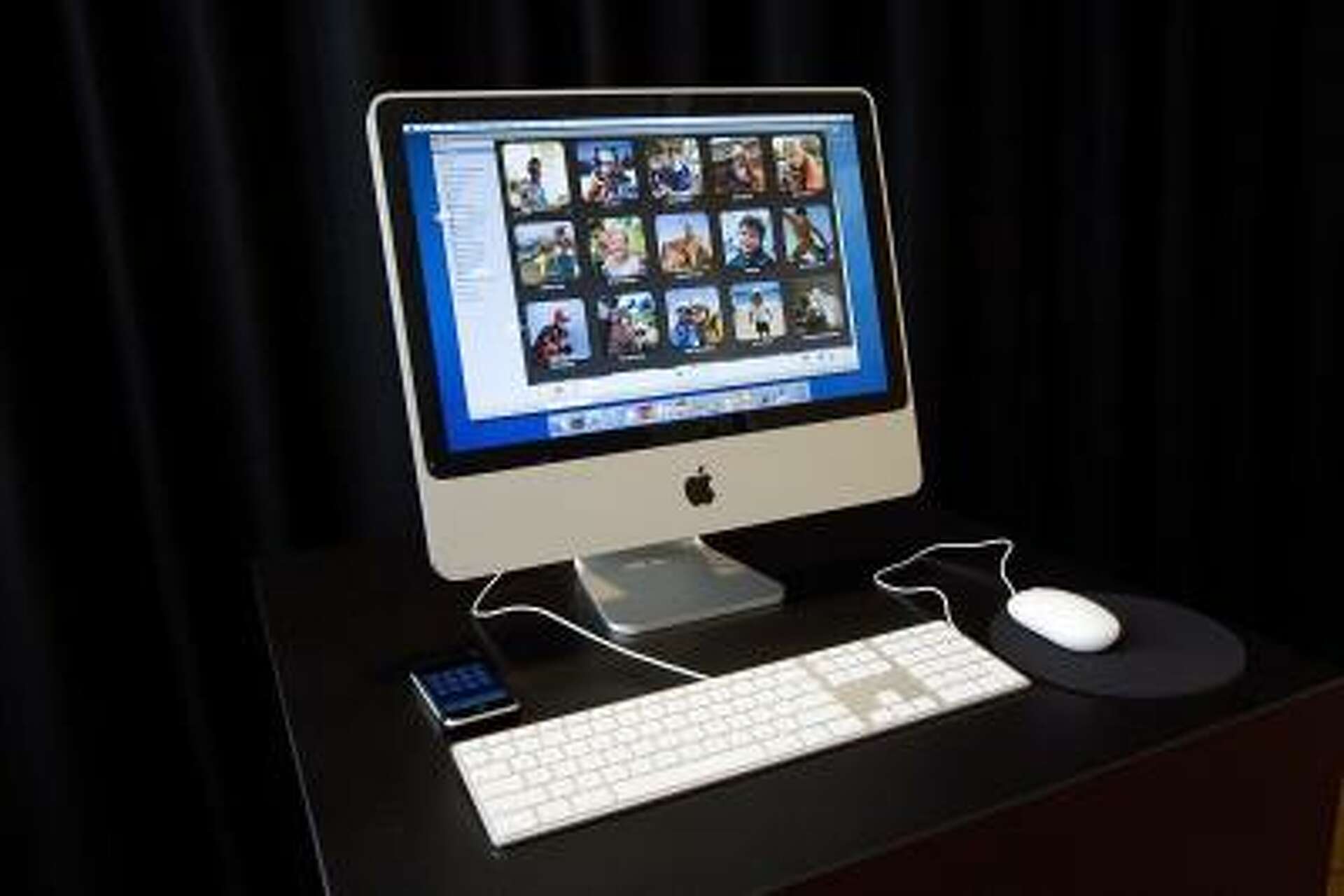 How to Import Photos From an iMac to a MacBook