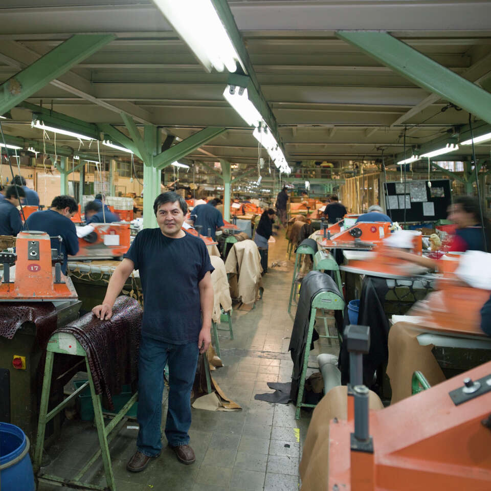 How to Calculate the Total Manufacturing Price per Unit