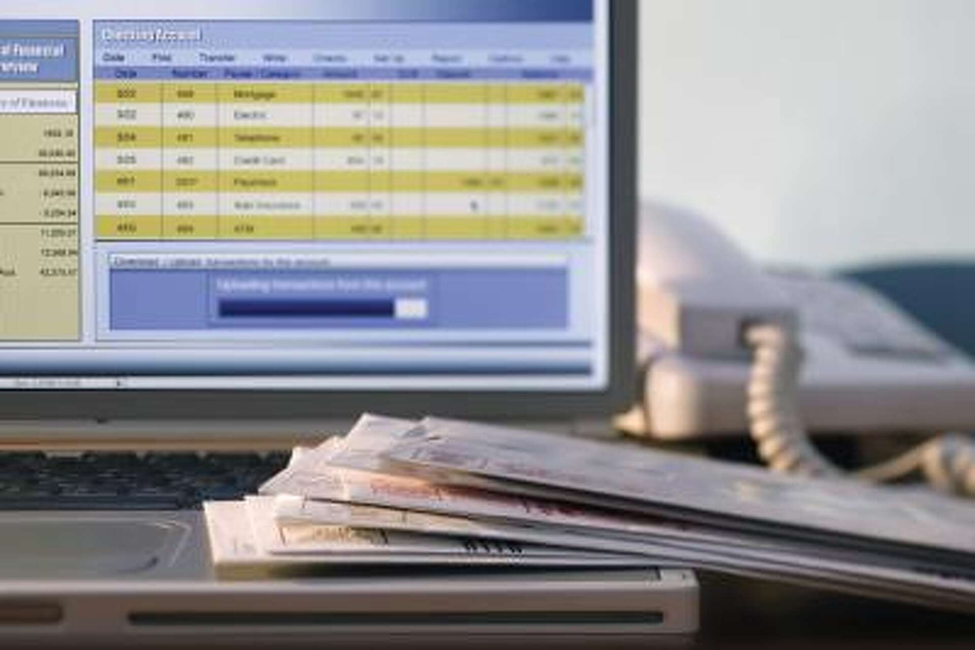 How to Spread a Background Across Multiple Monitors