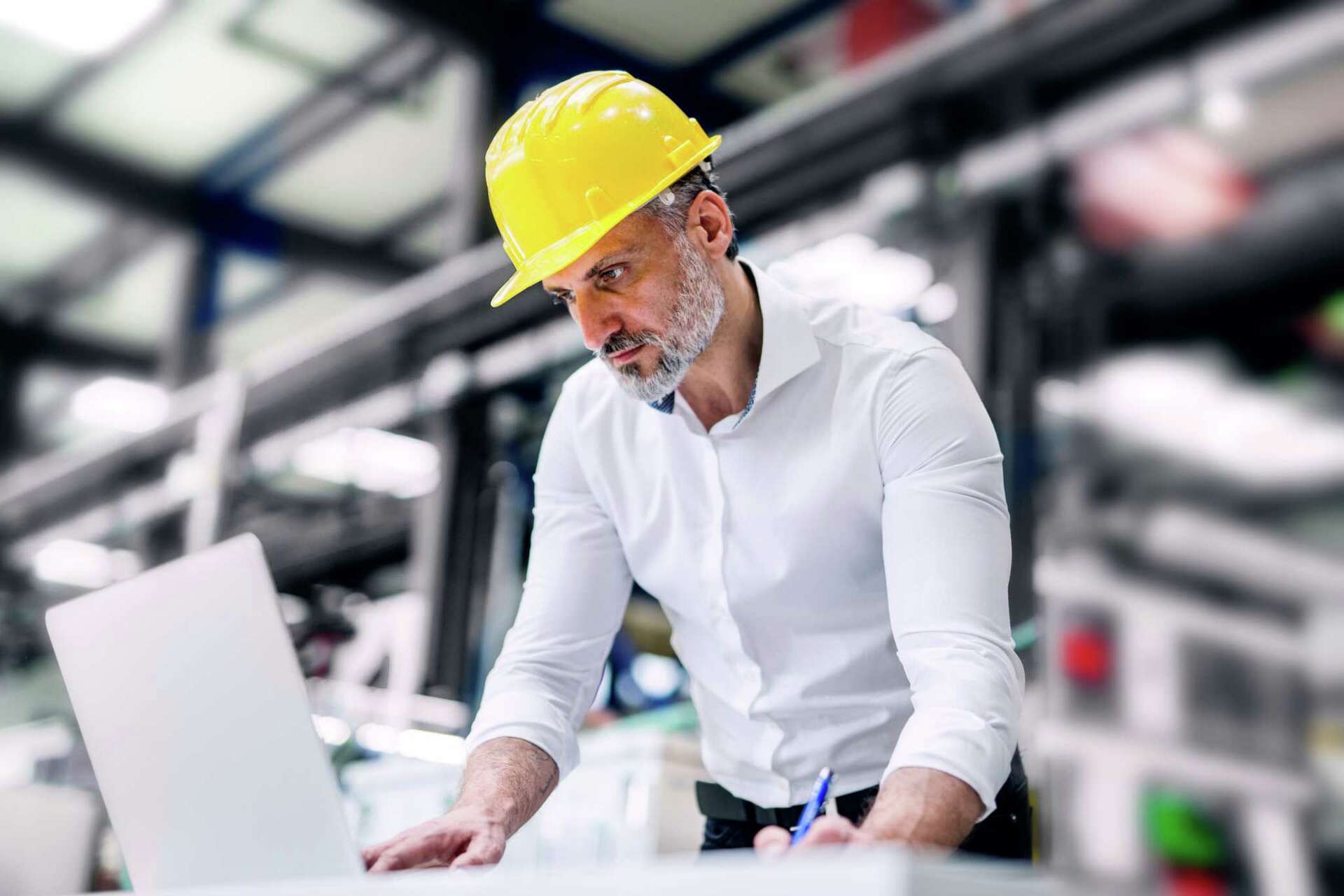 How to Calculate the Total Manufacturing Cost in Accounting
