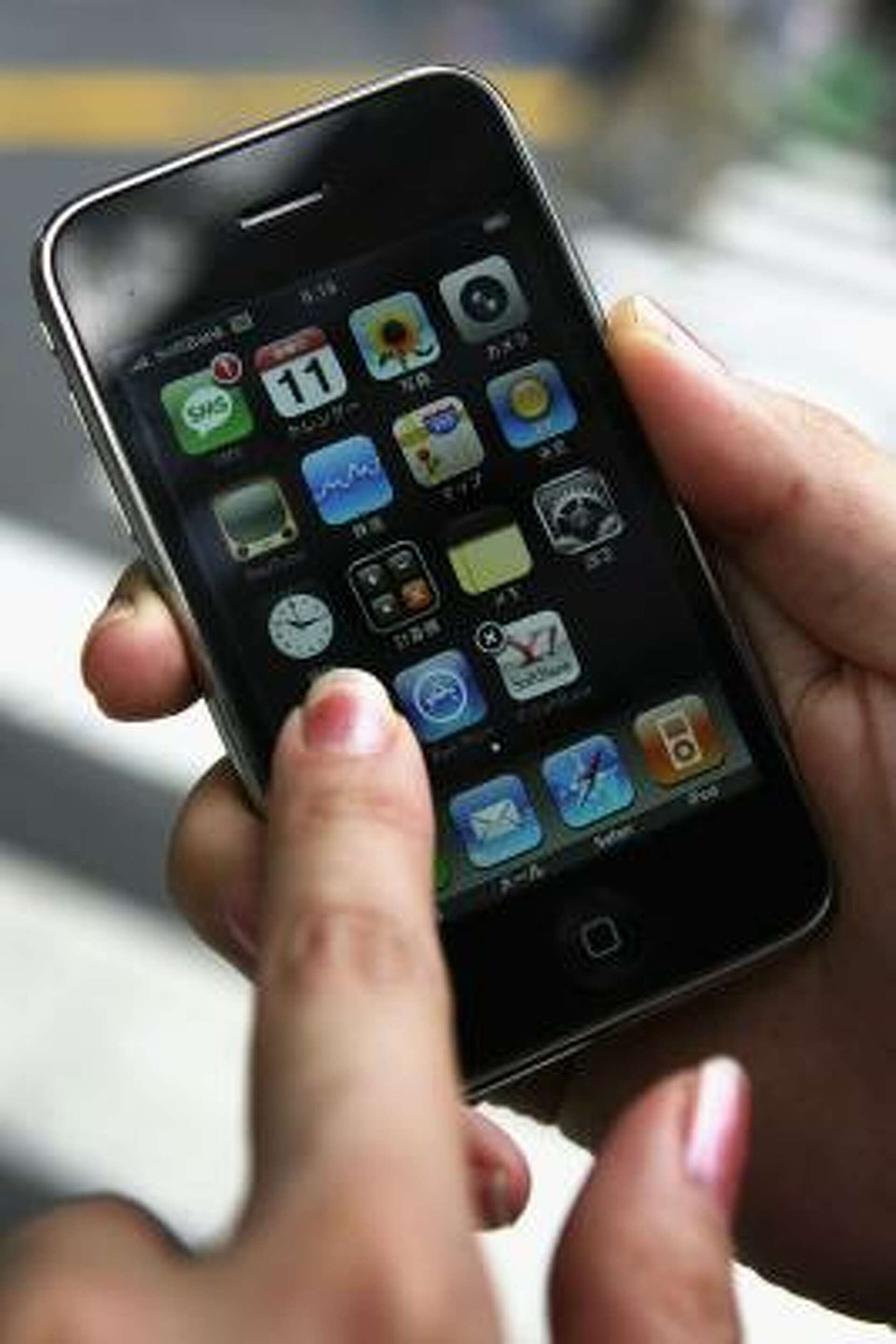 How to Create a Contact Distribution List on an iPhone