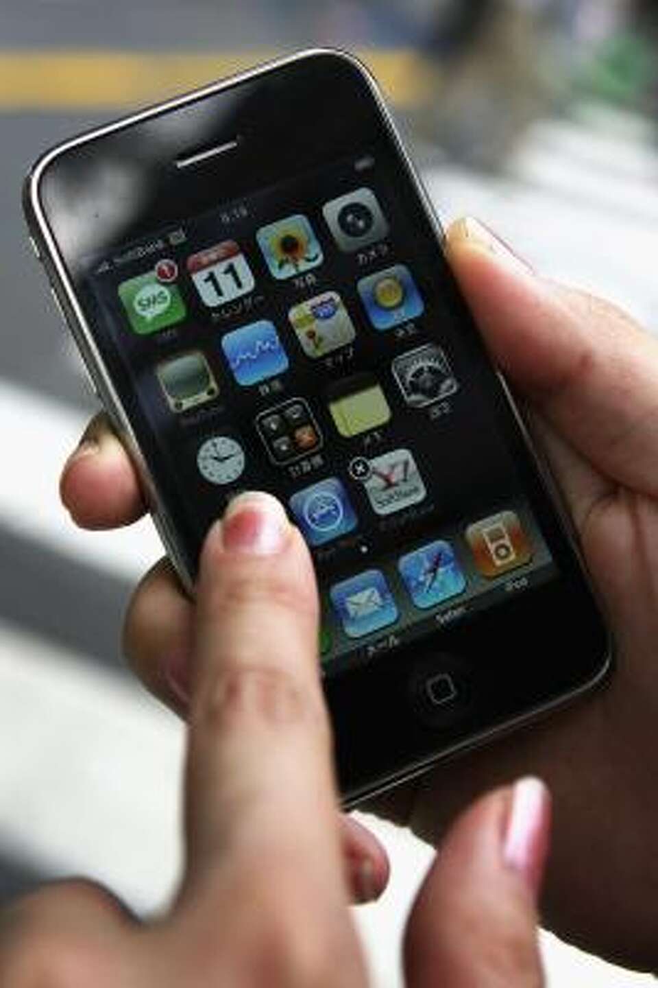 How to Create a Contact Distribution List on an iPhone