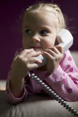 How to Set Call Forwarding on a Motorola RAZR