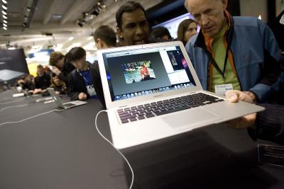 How to Change the Taskbar Colors on a Mac