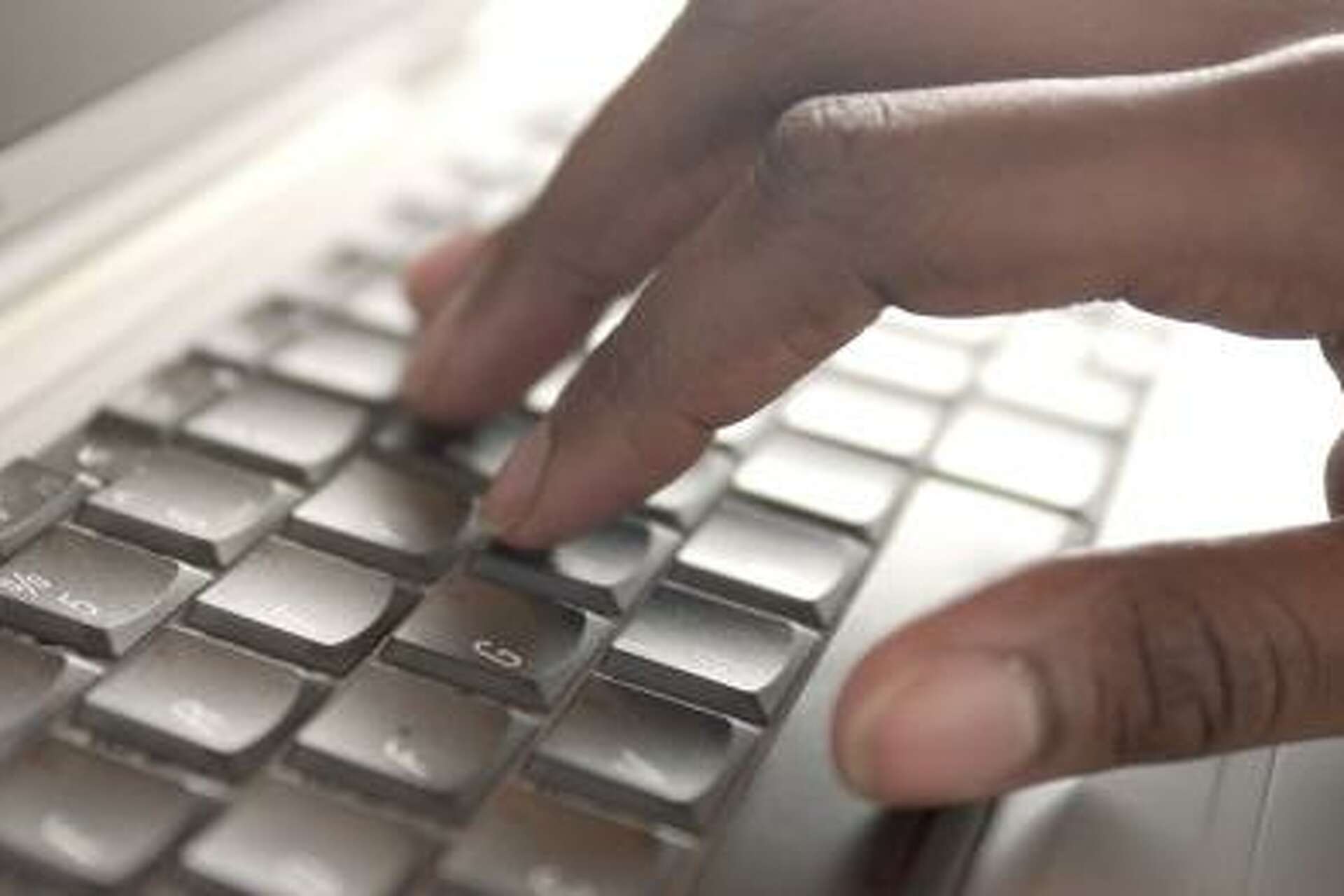 How to Replace a Key on an HP Pavilion Keyboard