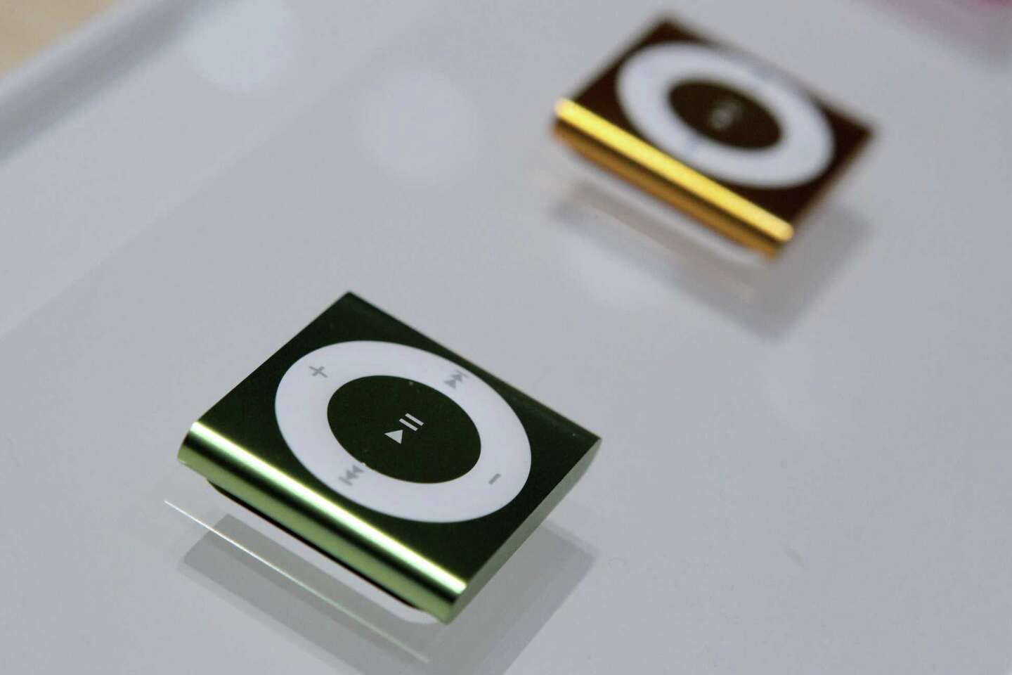 How to Download Songs Onto an iPod Shuffle