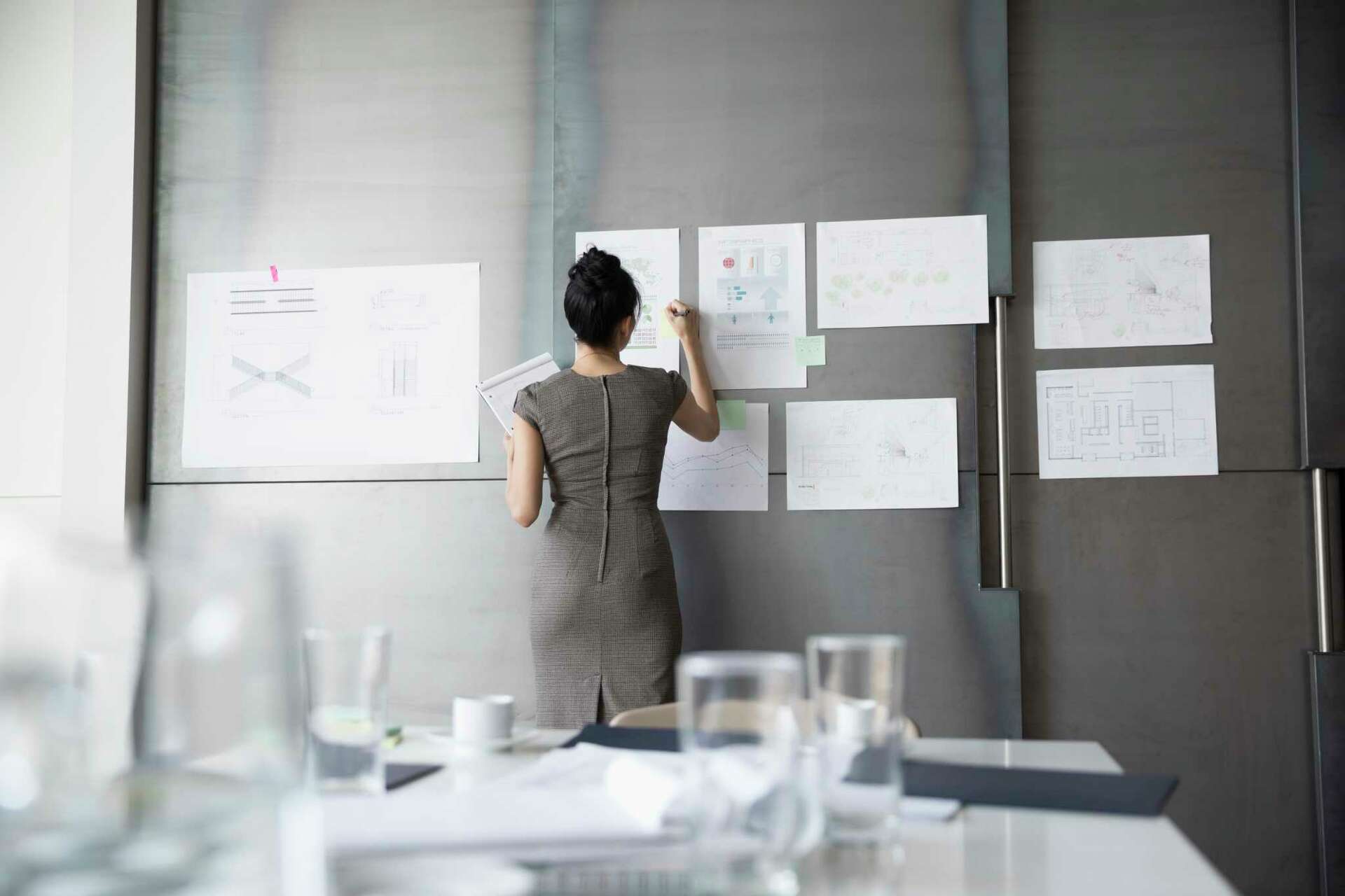 How Does a Check-Cashing Business Work?