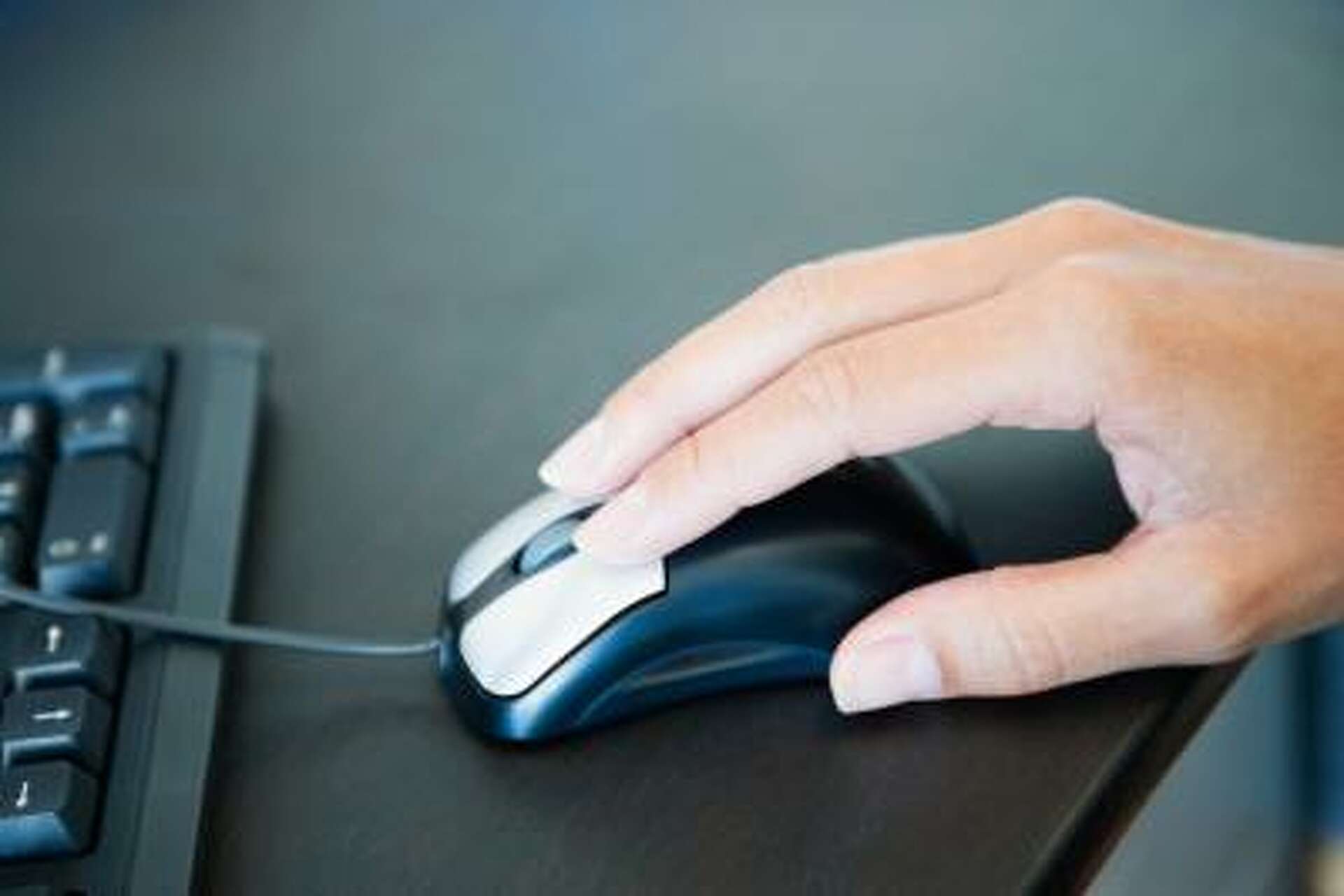 How to Clean a Laser Mouse