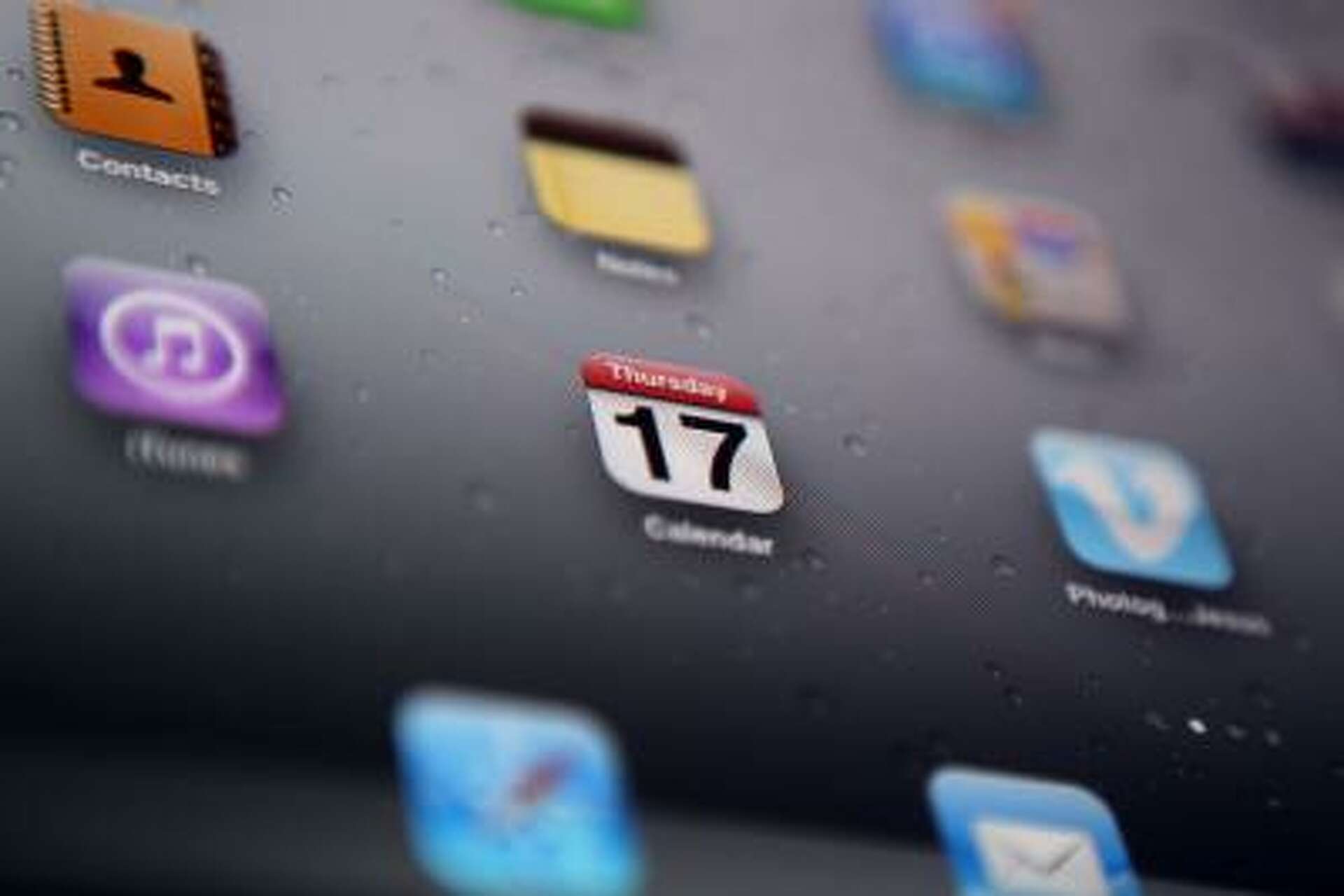 How to Clean Scratches on iPad Screens