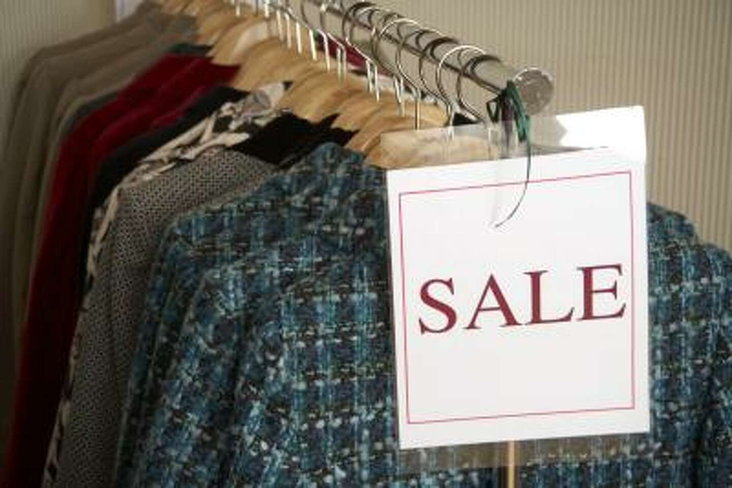 How to Increase the Profit Margin of a Clothing Store