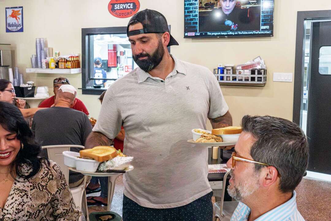 One of Alvin's oldest buildings changes from gas station to restaurant