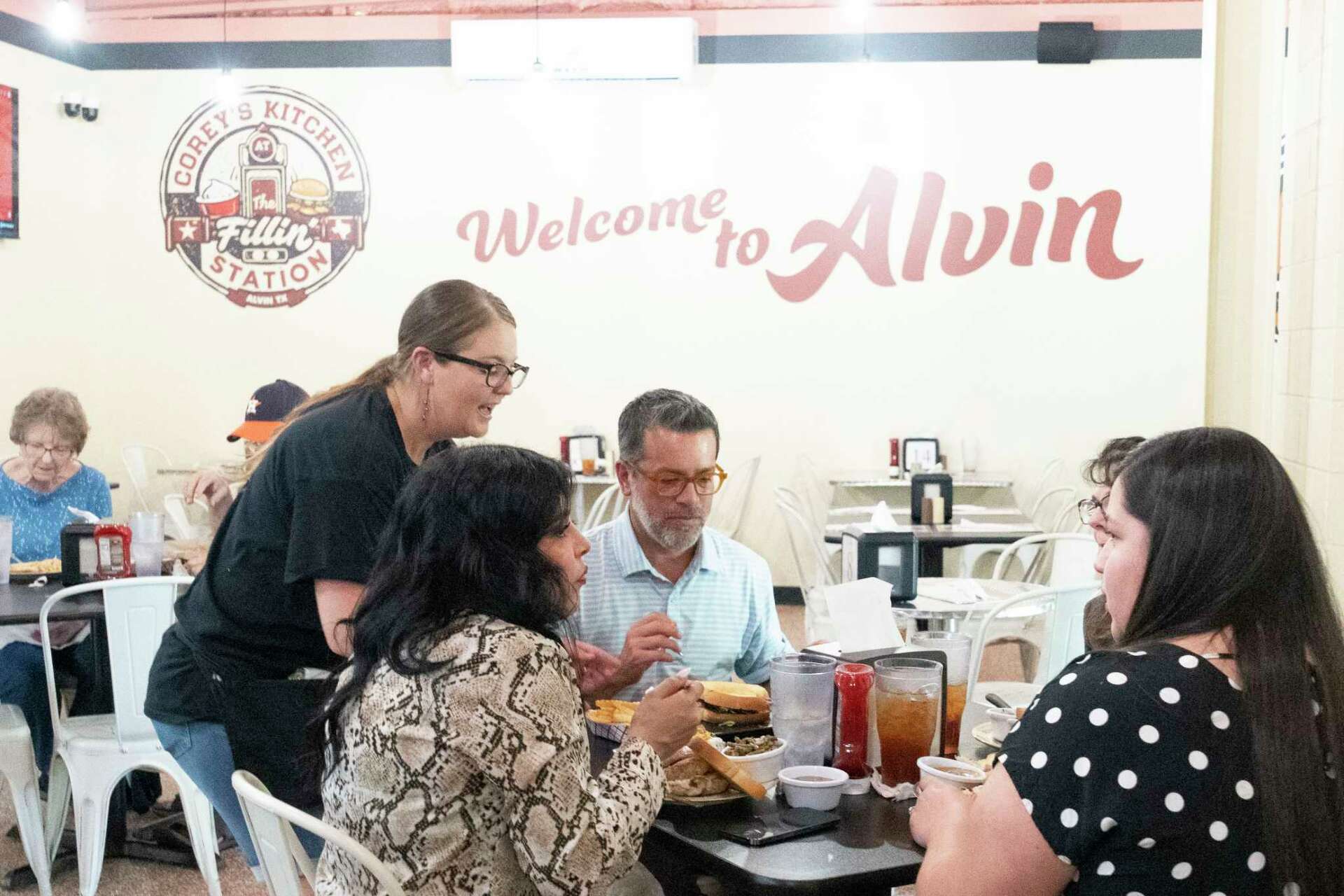 One of Alvin's oldest buildings changes from gas station to restaurant