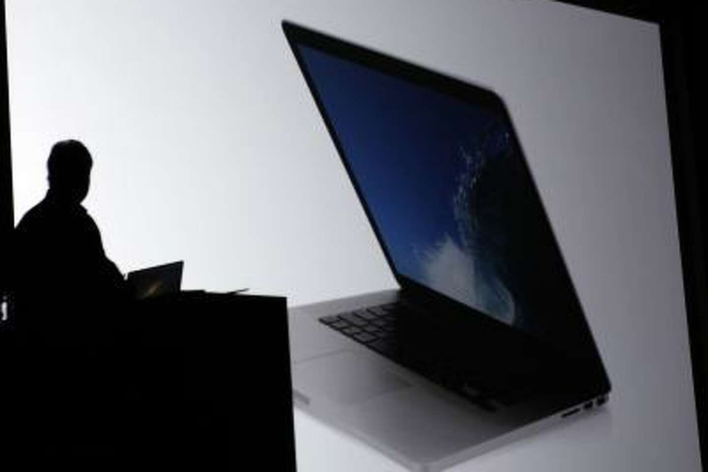 How to Connect a MacBook to a Dell External Monitor