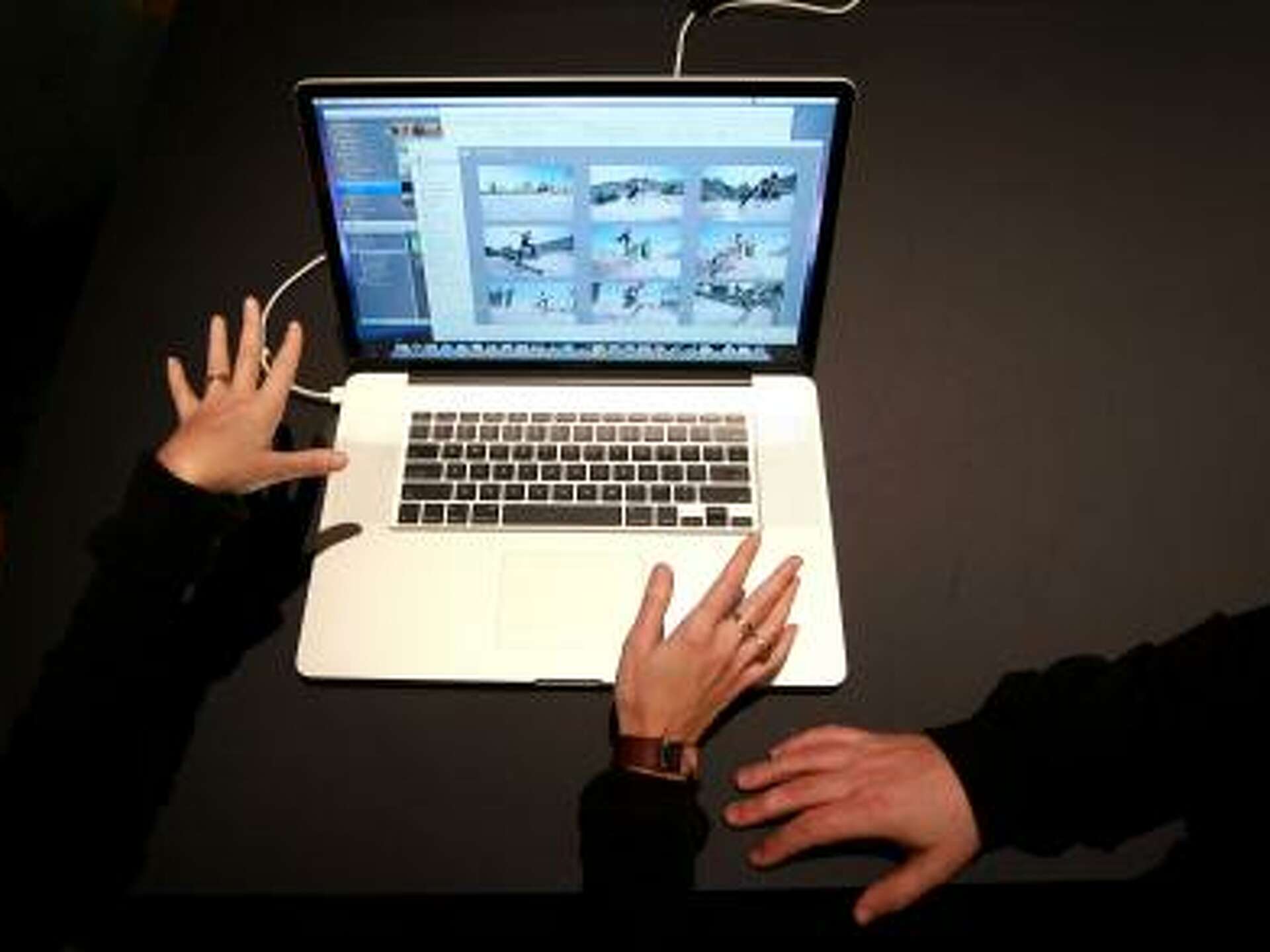 How to Connect a MacBook to a Wi-Fi Signal