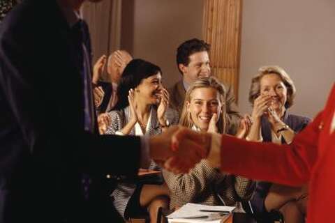 How Does an Employee Reward System Promote Organizational Performance?