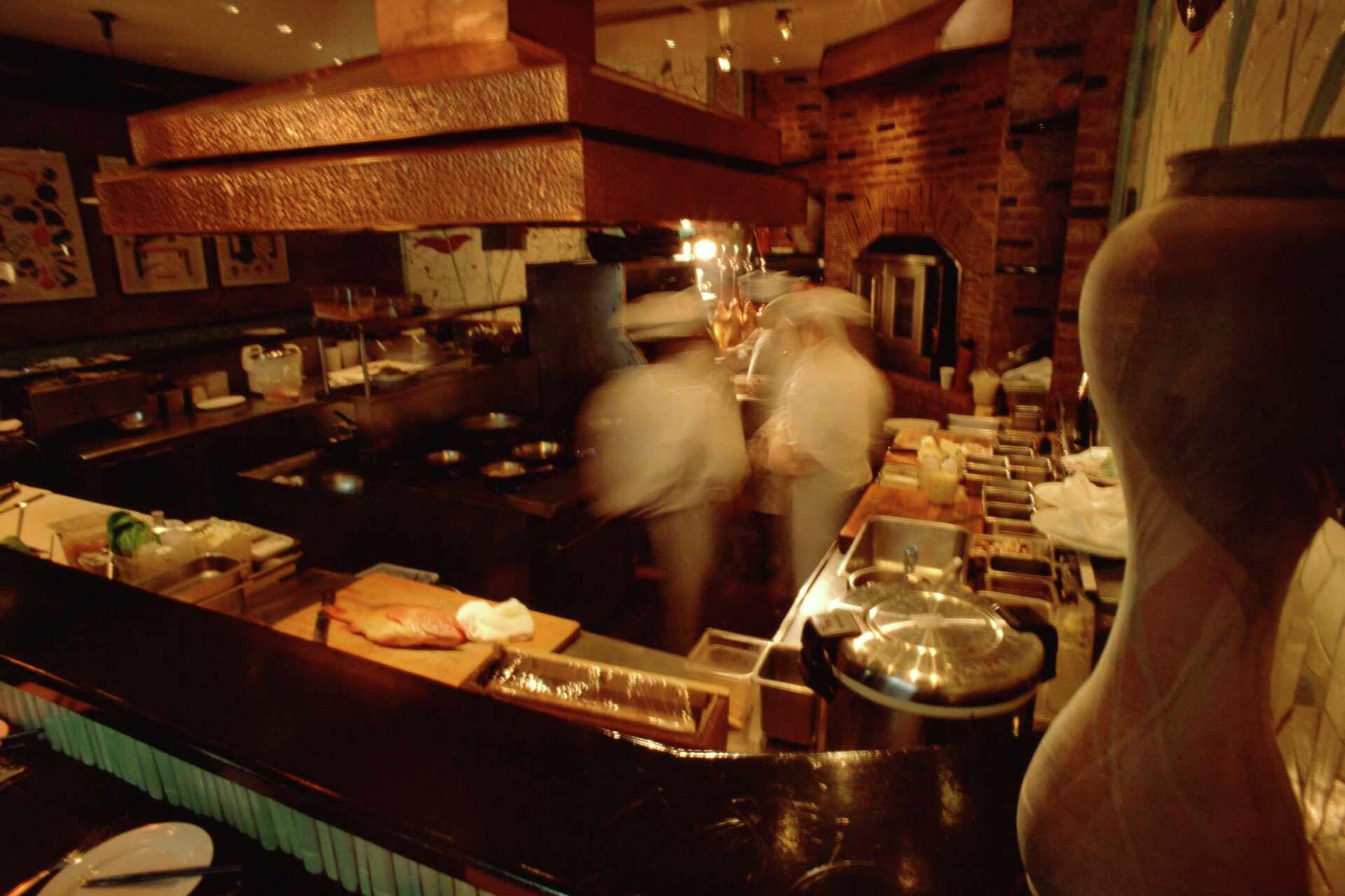 How to Create an Efficient Work Environment at a Restaurant