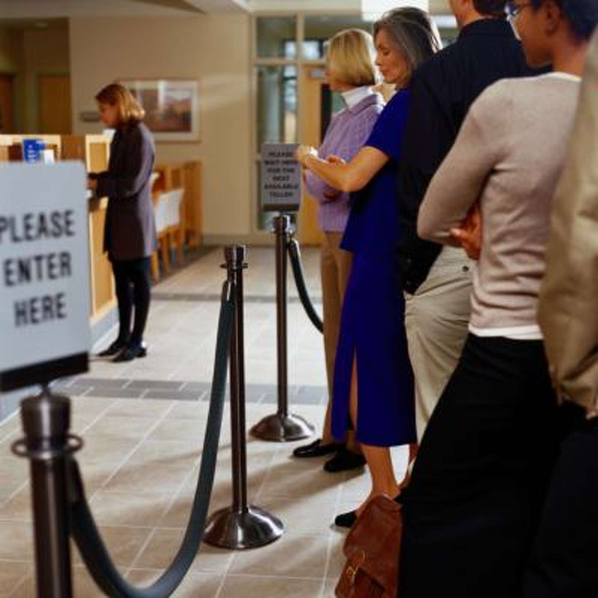 How to Deal With the Customers When They Are Complaining About a Long ...